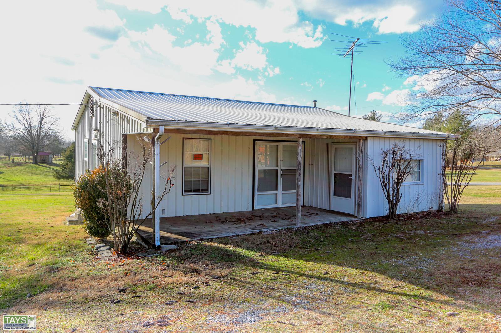 Tays Realty & Auction - ONLINE ABSOLUTE AUCTION: 2 HOMES on 1.96 Ac± in ...